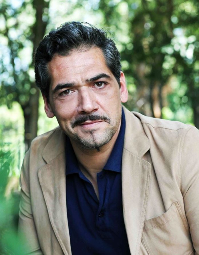 Centro Teatro spazio /Su il sipario con "Macedonia e Valentina" dal libro di Pasquale Ferro. Non ...